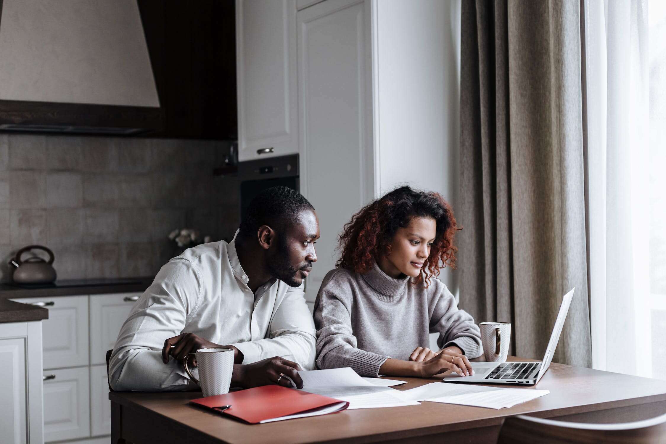 5 Money Management Strategies for Newlywed Couples - KOBOTALK BLOG